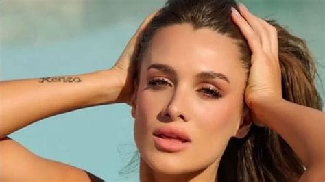 Negra y con brillitos Camila Homs mostró un microbikini con mucho glamour Elonce