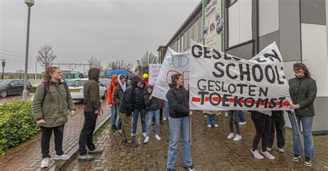 Actievoerders Zetten Nieuw Wapen In Om Isaac Beeckman Academie Open Te