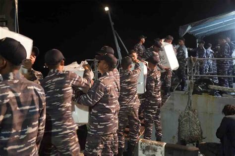 Di Tanimbar TNI Polri Kawal Distribusi Logistik Pemilu MalukuTerkini