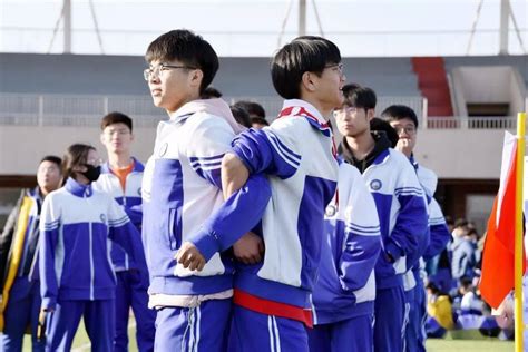 背靠背，心连心：杨村一中高三年级“双人运球接力”趣味比赛活动
