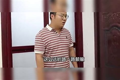 女儿远嫁父亲看望被亲家嫌弃，走时留下一个袋子，女儿看后泪流满面走时女儿亲家