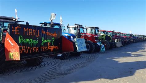 Colère des agriculteurs plusieurs dizaines de tracteurs rassemblés au