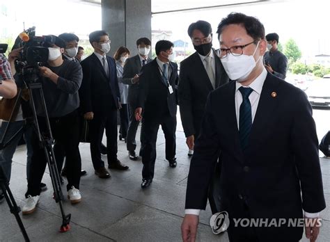 박범계 이성윤 기소 관할 맞추기 위한 억지 춘향 나무뉴스