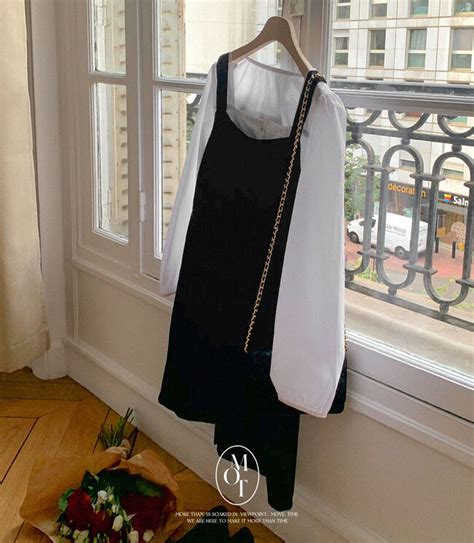 잇모멘텀 하객룩크리스마스🖤 More Than 리에 골덴 버튼 레이어드 미니 연말원피스