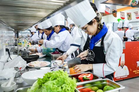 Học Quản trị nhà hàng và dịch vụ ăn uống thụ hưởng chất lượng đào tạo