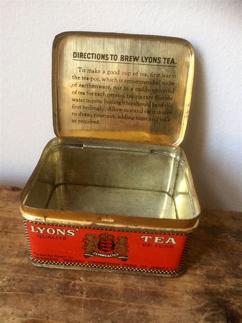 Lyons Tea Tinenglandtinvintagegranny Chicnanna Chiccollectable Red And Gold