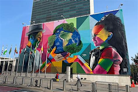 Lartiste Eduardo Kobra Signe Une Nouvelle Fresque à New York Cnewyork