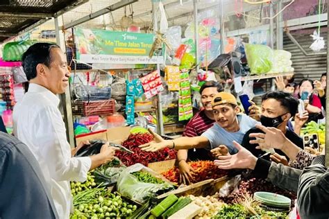 Cek Ketersediaan Pangan Jelang Lebaran Jokowi Akui Harga Beras Cukup