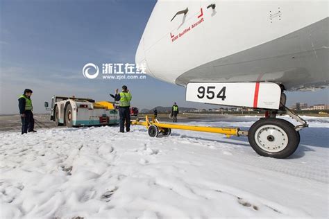 轮胎爆裂致迫降案例高发 专家萧山机场迫降飞行员水平高 浙江新闻 浙江在线
