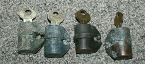 4 Assorted Antique Vintage Padlock Barrel Locks And Keys Columbus