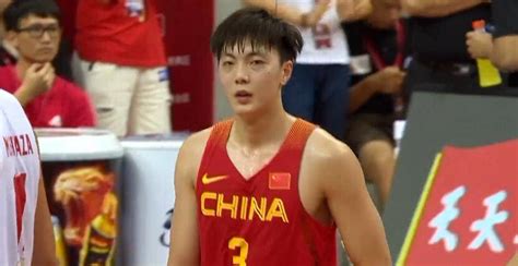 胡明轩谈带病出战伤病影响球队状态 但大家都没放弃 直播吧