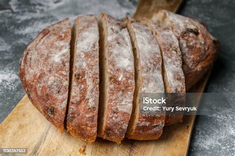전통적인 이탈리아 Ciabatta 나무 절단 보드에 클로즈업 0명에 대한 스톡 사진 및 기타 이미지 0명 갈색 건강한