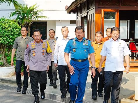 Sosok Kombes Ikutan Foto Sama Jenderal Akpol 91 Ternyata Adik Asuh