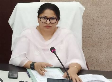 Ias Transfer बस्ती डीएम प्रियंका निरंजन सहित प्रदेश 12 Ias का ट्रांसफर