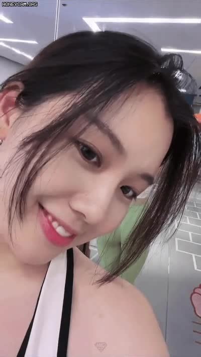 헬스장 엉덩이 탄력 인증녀