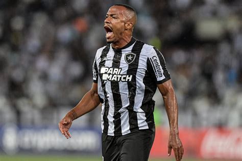Botafogo Acerta Renovação Com Marlon Freitas Mais Goiás