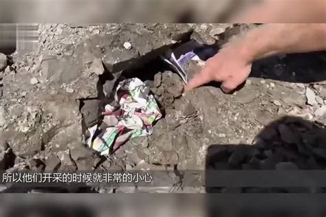 国外老人工地采石，意外发现顶级水晶，这下要发大财了？工地水晶老人