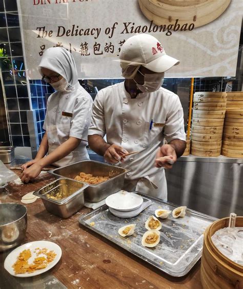 Mat Salleh Cari Makan