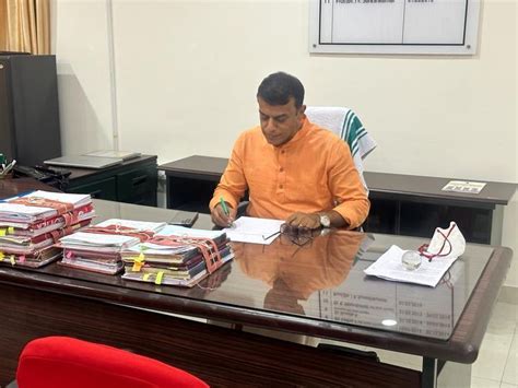 വി എസ് അച്യുതാനന്ദന്റെ മകനെതിരെ ഹൈക്കോടതി വിമർശനം ഐഎച്ച്ആർഡി തത്കാലികഡയറക്ടർ പദവിയിലെ നിയമനത്തി