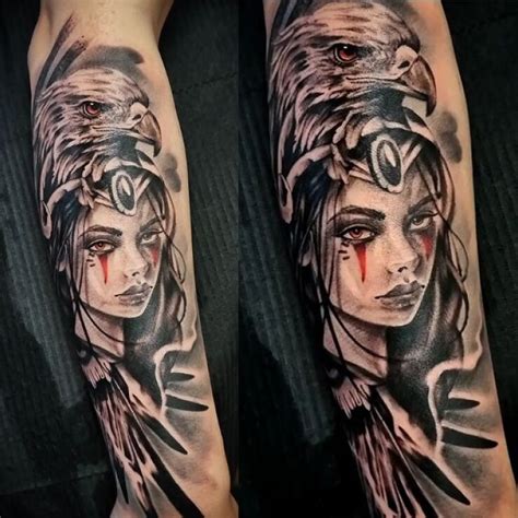 Tatuaż kobieta z orłem Autor Lucky Tattoo dziarownia pl