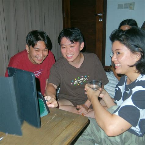 Rich Brian On Twitter Me Getting Very Drunk With My Siblings 🎄 Mxwmwafv2b Twitter