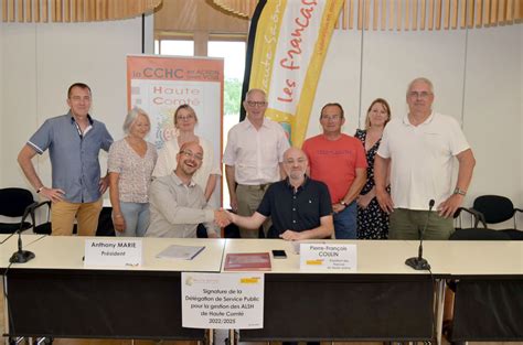 Signature entre la comcom et les Francas Les Affiches de la Haute Saône