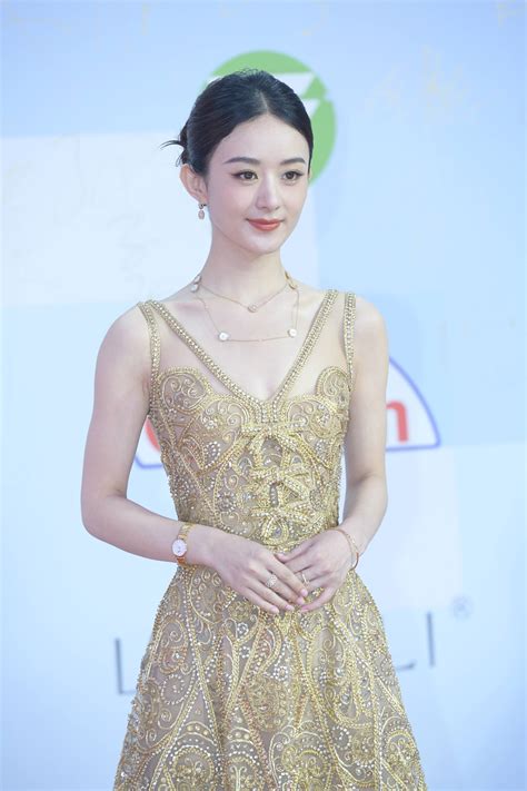 白玉兰比美：赵丽颖性感金晨可爱 秦岚大秀事业线 搜狐大视野 搜狐新闻
