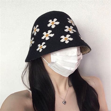 [1 1할인 당일출고] 데이지 배색 니트 벙거지 데일리 꽃무늬 남녀공용 커플 소두핏 봄 여름 가을 겨울 신상 사계절 여자