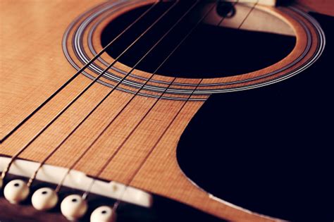 닫기 최대 클래식 어쿠스틱 기타 필터 효과 복고풍 빈티지 스타일의 사진 촬영 갈색에 대한 스톡 사진 및 기타 이미지 갈색 기타 연주자 기타 현악기 Istock