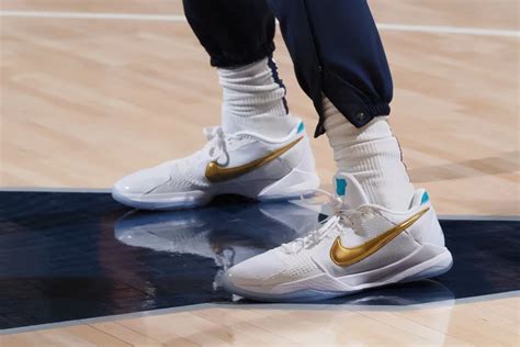 Nba球鞋上脚：字母哥垫脚欧文，心疼欧文一秒钟！腾讯新闻