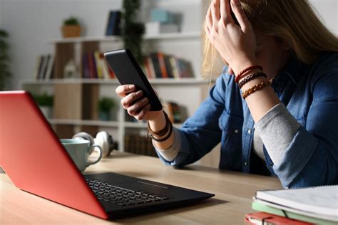 Internet Backs Woman Who Shared Bullies Gross Messages With Their