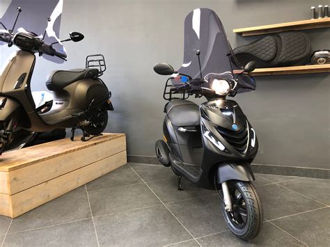 Piaggio Zip IGET 4T 3V Euro 5 Specialpaint Matzwart Perry Scooters Haarlem