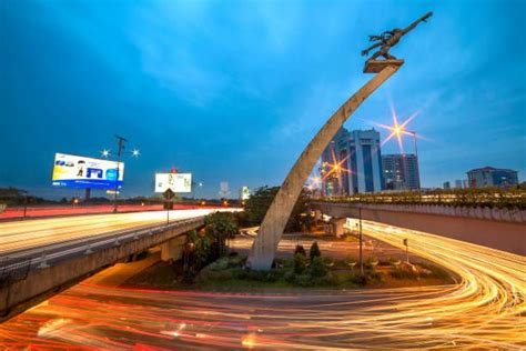 Makna Lagu Sore Tugu Pancoran Yang Ternyata Sangat Menyedihkan