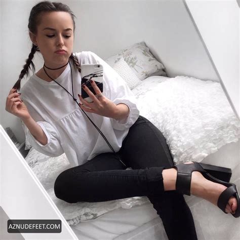 Grace Bruce Feet Aznudefeet