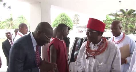 Videocheckout Oba Of Benins Convoy As He Arrives Edo State Govt