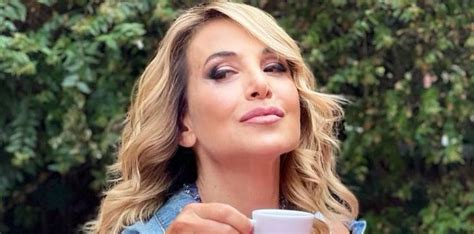 Cancellato Pomeriggio Cinque La Sorella Di Barbara Durso Incita I Fan Alla Rivolta