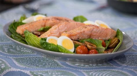 Make This Sheet Pan Salmon Niçoise Salad For Under 20