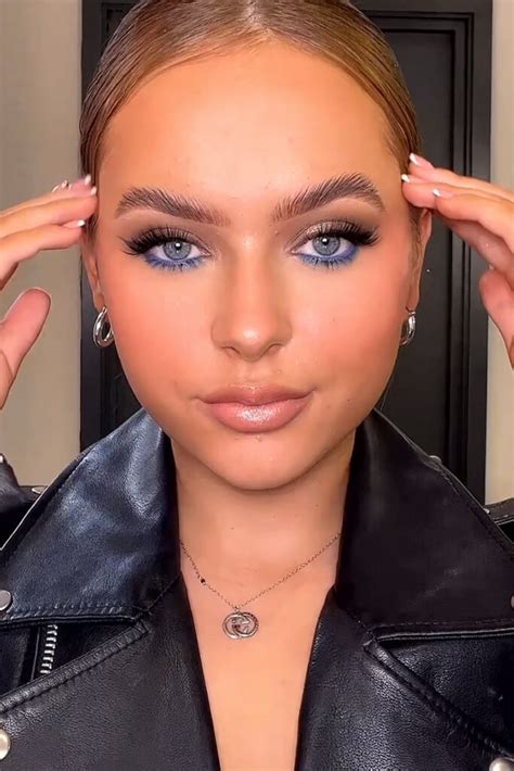 How To Do Natural Makeup For Blue Eyes