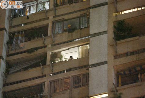 女子持刀反鎖屋內與警對峙｜即時新聞｜港澳｜oncc東網