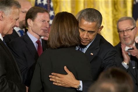Obama Signs Veterans Suicide Prevention Bill
