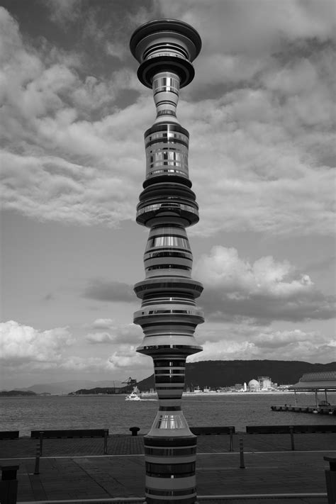 배경 화면 가로등 화이트 검은 단색화 반사 하늘 대칭 탑 기둥 라이카 35mm 엠 빛 구름 조명