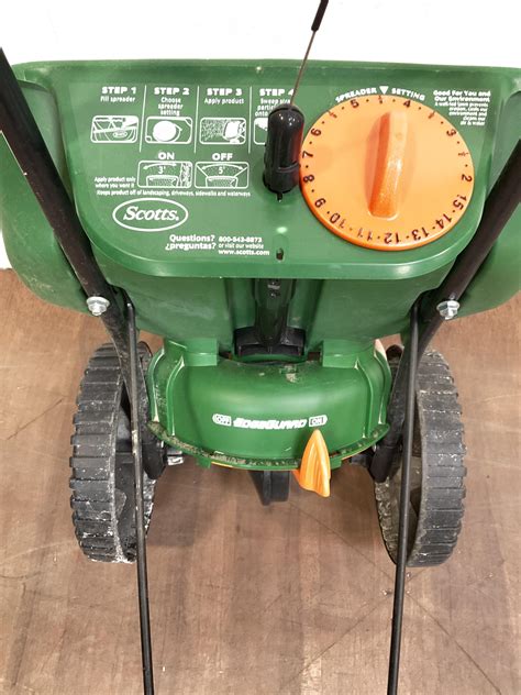 Lot Scotts Turf Builder Edgeguard Mini Spreader
