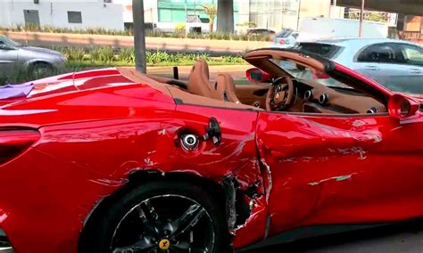 Ferrari choca contra camión urbano de la CDMX