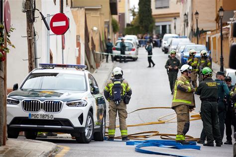 Las Imágenes Del Edificio Acordonado En Las Gabias Por Un Vecino