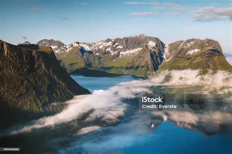 노르웨이 풍경 Hjorundfjord 공중 전망 산 반사 여행 Sunnmore 알프스 아름다운 목적지 풍경 스칸디나비아 자연 0