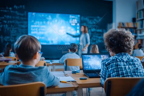 학생들은 교실에서 공부합니다