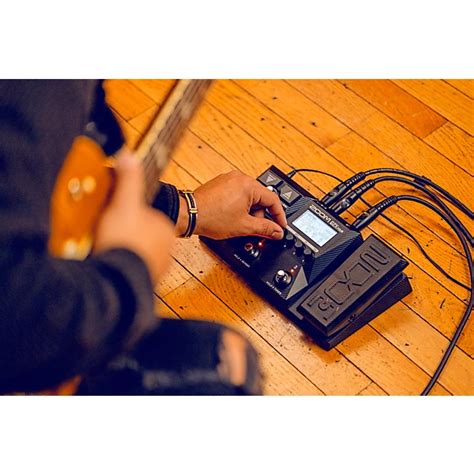 Zoom G2x Four Multi Effects Processor With Expression Pedal Black