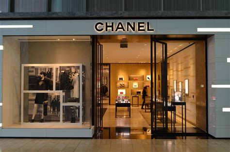 Je to Chanel nebo není to Chanel Luxusní módní značky bojují proti