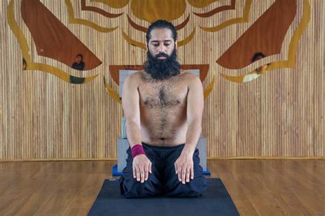 फिट रहने के लिए हर उम्र के लोग कर सकते हैं ये योगासन Yoga Asanas For