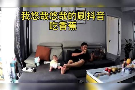 宝宝听到妈妈开门声瞬间大哭，要不是监控，都不知他经历了什么